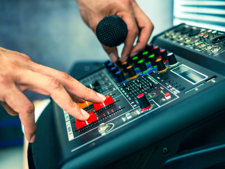 How to Set Up a Simple and Effective Audio System for Your Event ...